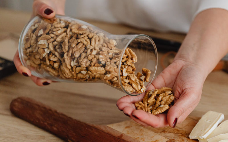 Eating This Nut Can Keep You Younger for Longer – yoRecipes